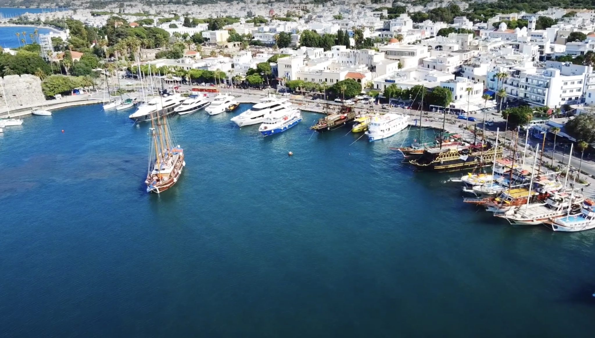 Mandraki Port Kos, Greece - location, yacht rentals, nearest airport ...