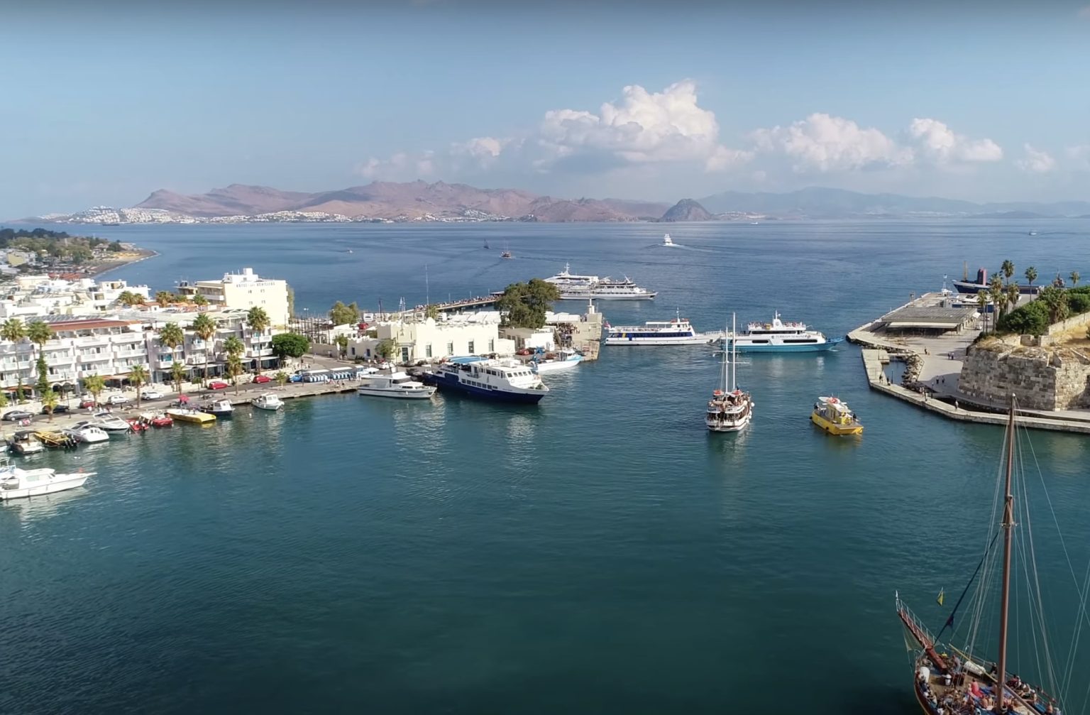 Mandraki Port Kos, Greece - location, yacht rentals, nearest airport ...